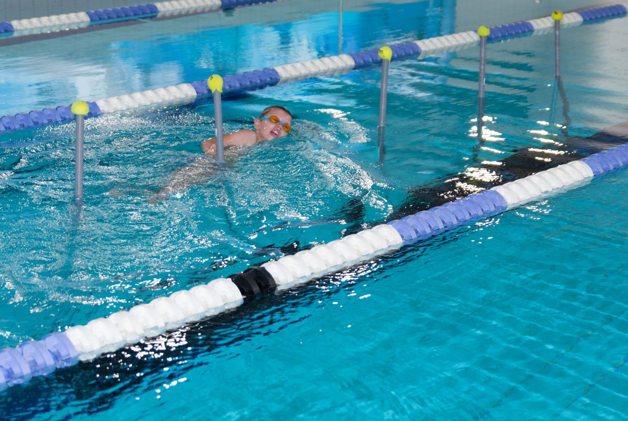 Swim Skills Track: vloeiend langs verschillende zwemopdrachten ...